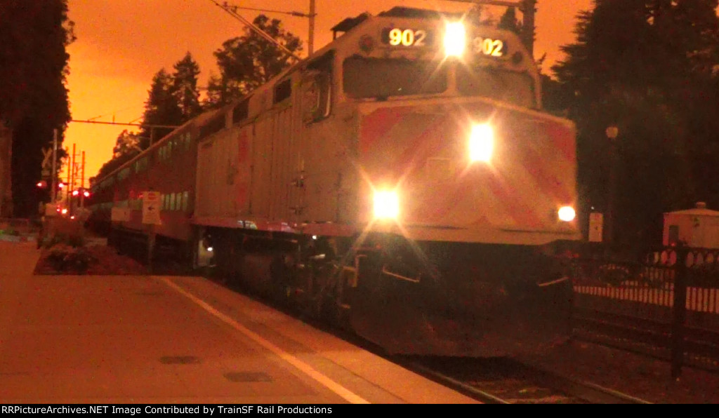 JPBX 902 Leads Caltrain 148